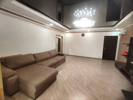 м.Космонавтов, 3 комн, 76 м2