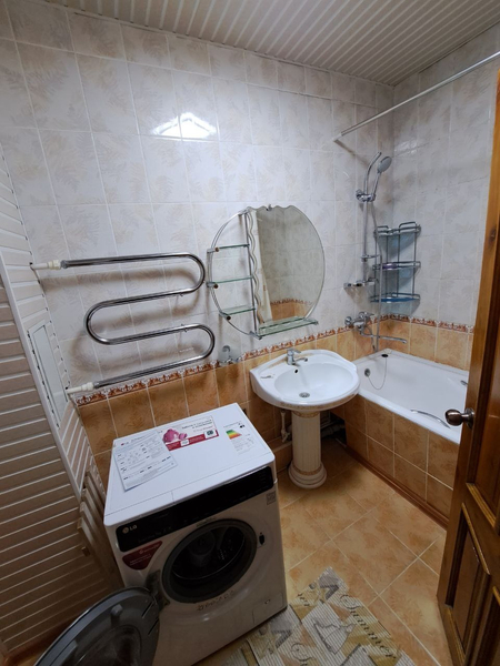 Arenda srochna Yunsobod 3 kv.
