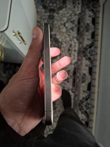 iPhone 15pro 128/Natural Titanium