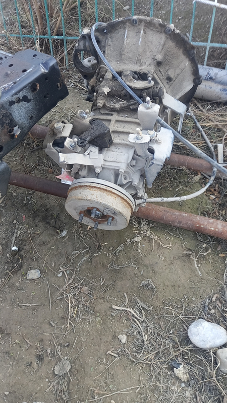 Isuzi aftobus oynalai motor galobkasi yoq, karobka alohidaham sotiladi