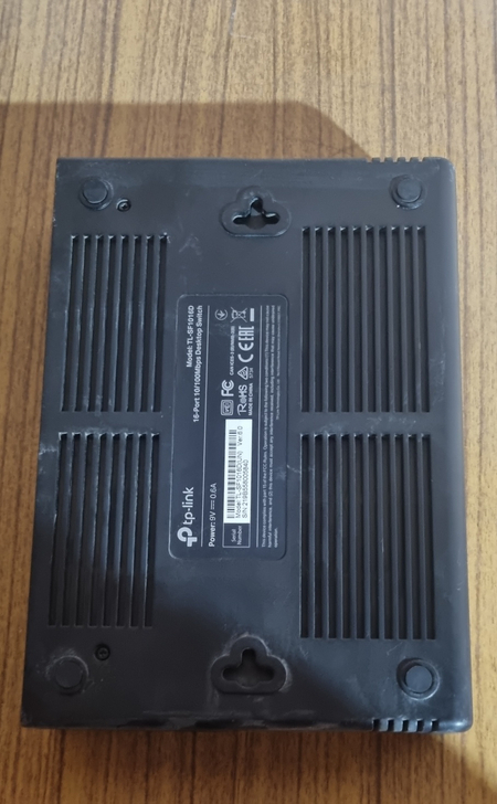 Tp_link. Model: TL-SF1016D 16-PORT 10/100Mbps Desktop Switch