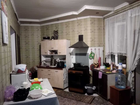 Hovli barcha jihozlari bilan sotiladi, hamma qulayliklarga ega
