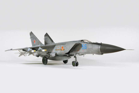 Сборная модель самолета Ан-12 (RODEN, 1/72).
