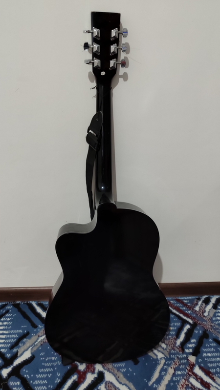 Akustichiski gitara