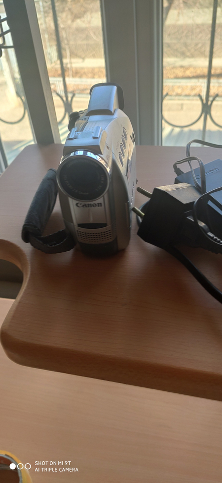 Продам видеокамеру Canon