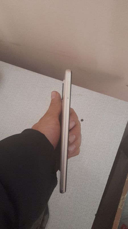 прадаю телефон mi8se