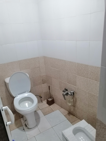 Uy (hovli) sotiladi