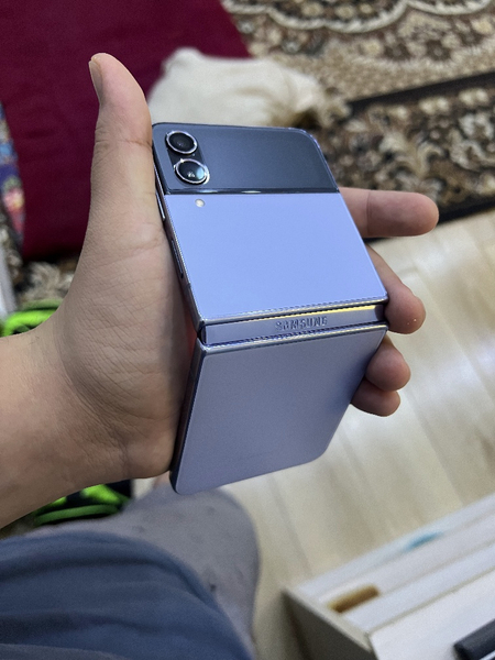 Samsung Galxy Z flip 4