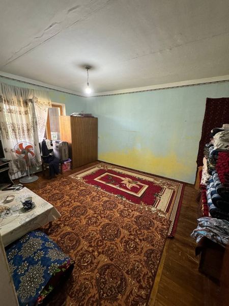 Срочно 1х 39 квадрат 4микрарайоне Прадаётся вдоль дороги балкон большо