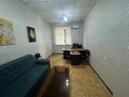 80м² 3 комнаты Шота Руставели кафе Бон вдоль дороги с мебелью