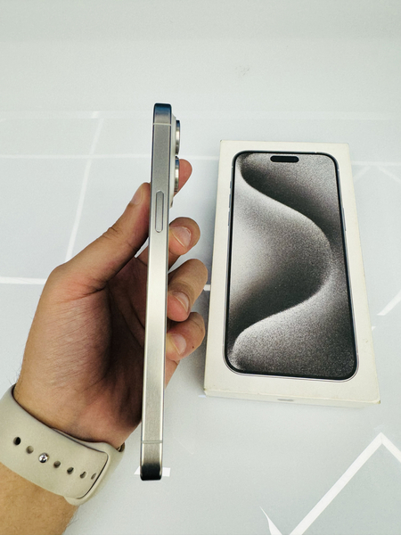 iPhone 15 Pro Max 256 gb white