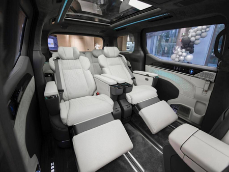 Zeekr 009 Minivan