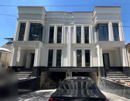 центр Луначарского  по Ул. Циолковского  Продается 1 коттедж
