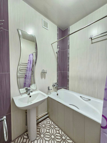 Продается квартира в Чиланзарском районе, 10 квартал, 3/3/4, 63 м2