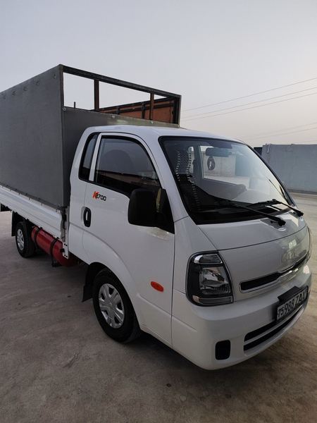 Kia bongo yili 2024 balonlari yahshi holatda prabeg 25000