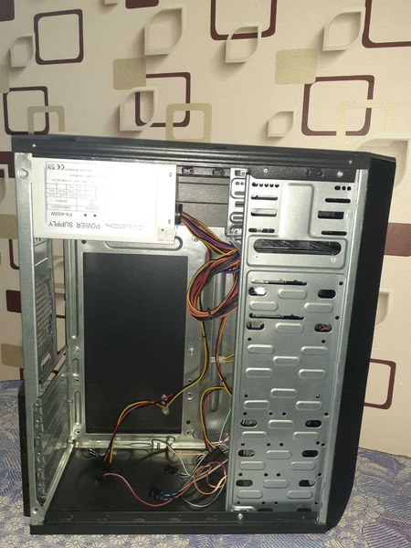Продаётся пустой кейс AVTECH в хор. состоянии с блоком питания 450-W!!