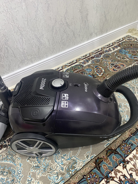 Пылесос Midea 2000W