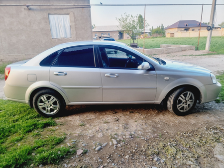 lasety 1.8 sotiladi