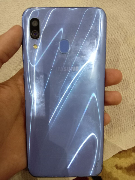 SAMSUNG A30 sotiladi
