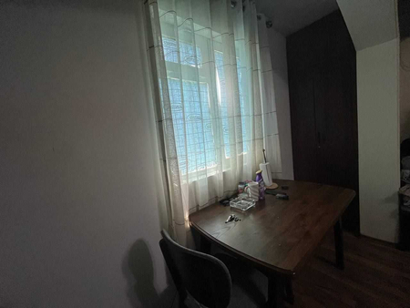 Срочно продается квартира на Мирзо Улугбекском районе 1/5/9 (J2966)