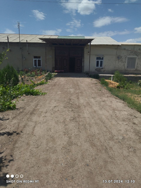 barcha qulaylikka ega 2 ta hovli sotiladi