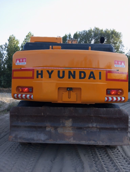 Hyundai 1400 sotiladi.