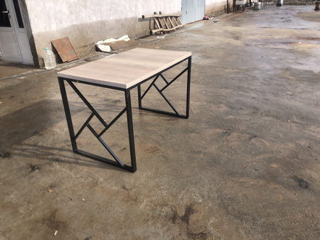 Loft mebel sifat va ishonch birdamlikda