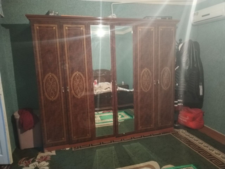 Спалний диван, трюмо шкаф, 2та тумбичкаси