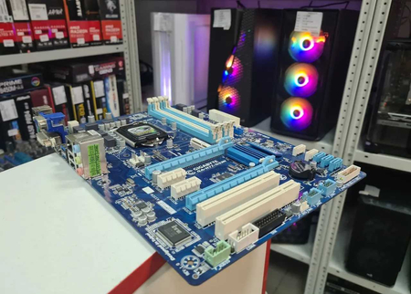 Материнская плата 1155 Gigabyte GA-H77-DS3H DDR3
