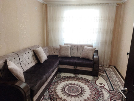 Sergeli 5a 2 xonali sotiladi metroga 150 metr