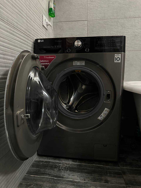 ПРОДАМ LG F2J9HS2S Стиральная машина (7кг/TrueSteam/TurboWash/ThinQ).