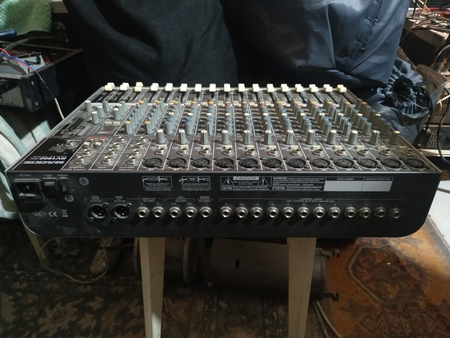 Микшерный пульт Mackie RV1602FX