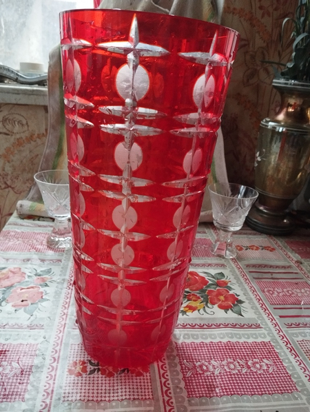Продаю хрустальную вазу