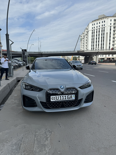 BMW I4 e drive 40 Grey
