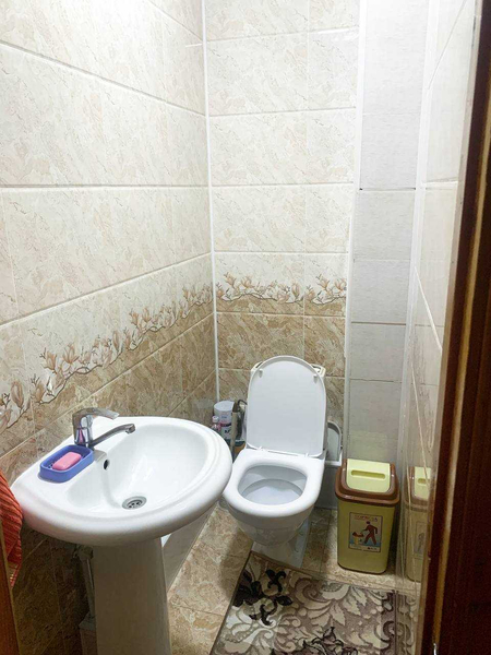 продаётся своя 5 ком квартира,127 кв2-метро 700 метров + 2 парковки