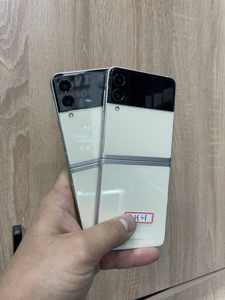 Samsung galaxy Z flip 3