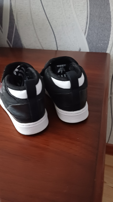 Кросовки Adidas оригинал можно и мальчику и девочке
