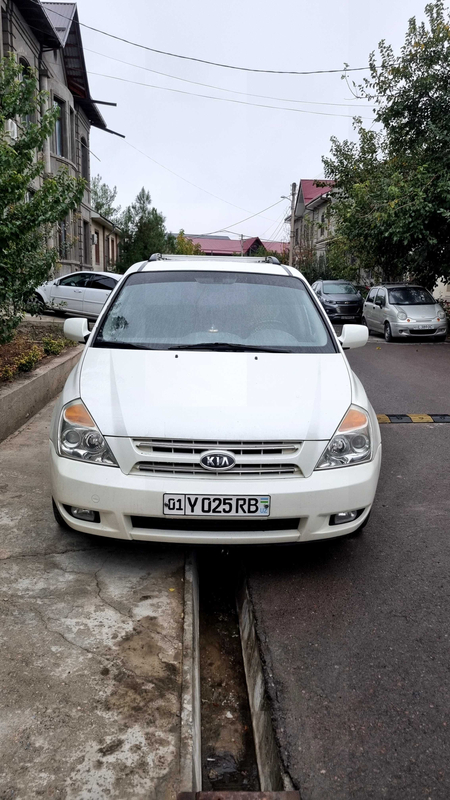 KIA Carnival sotiladi!