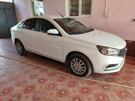 Lada vesta автомашинаси тоза ва бир қўл