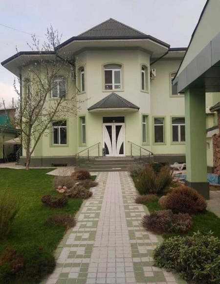 Аренда участка  в центре города с бассейно+сауной 517м2Глинка Гаи