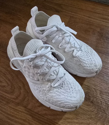 Кроссовки фирмы Under Armour. Размер 34-35