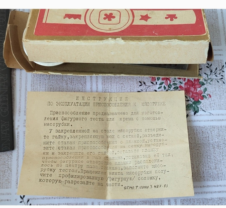 Мантышница,подносы, подставка в микроволновку, чайники разной ёмкости,