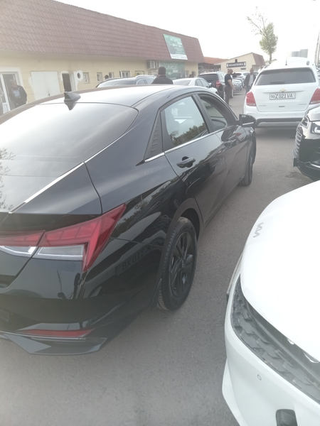 Hyundai Elantra 2