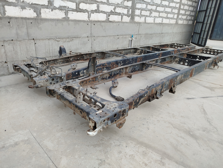 Isuzu avtobus rama sotiladi