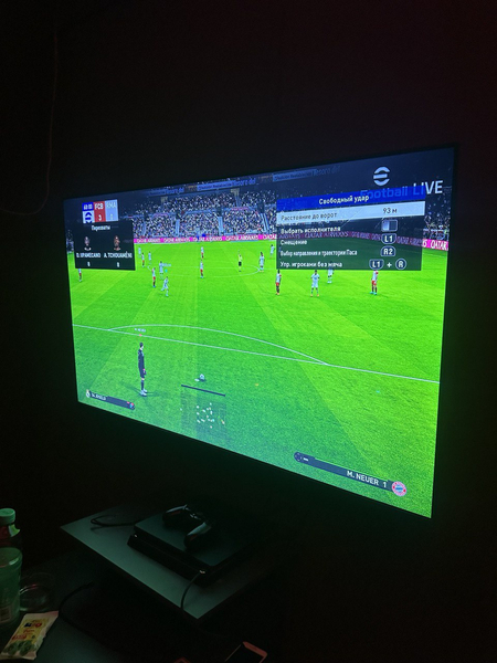 PlayStation 4 slim divan stol stullari bilan