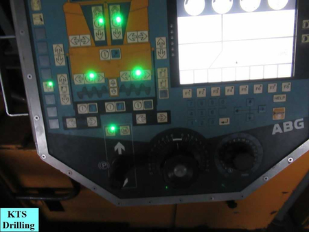 Сотилади Асфальтоукладчик ABG TITAN 8820 (6 метрлик)