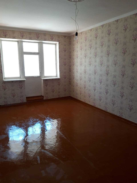 2 комн., около рынка 8 микр., 2 этаж, косметика, ипотека.
