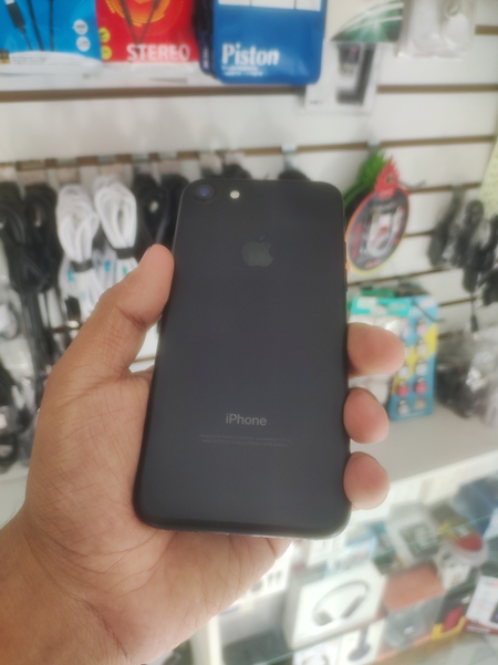 Срочно продам iPhone 7 128G jet black\\nXotira 128\\nRangi jet black\\nKarob