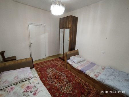 Феруза 2 хона 1 этаж оилага берилади срочно