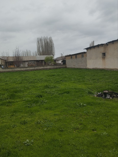 Uchastka sotiladi 10 sotx yengi toshkentga krgan